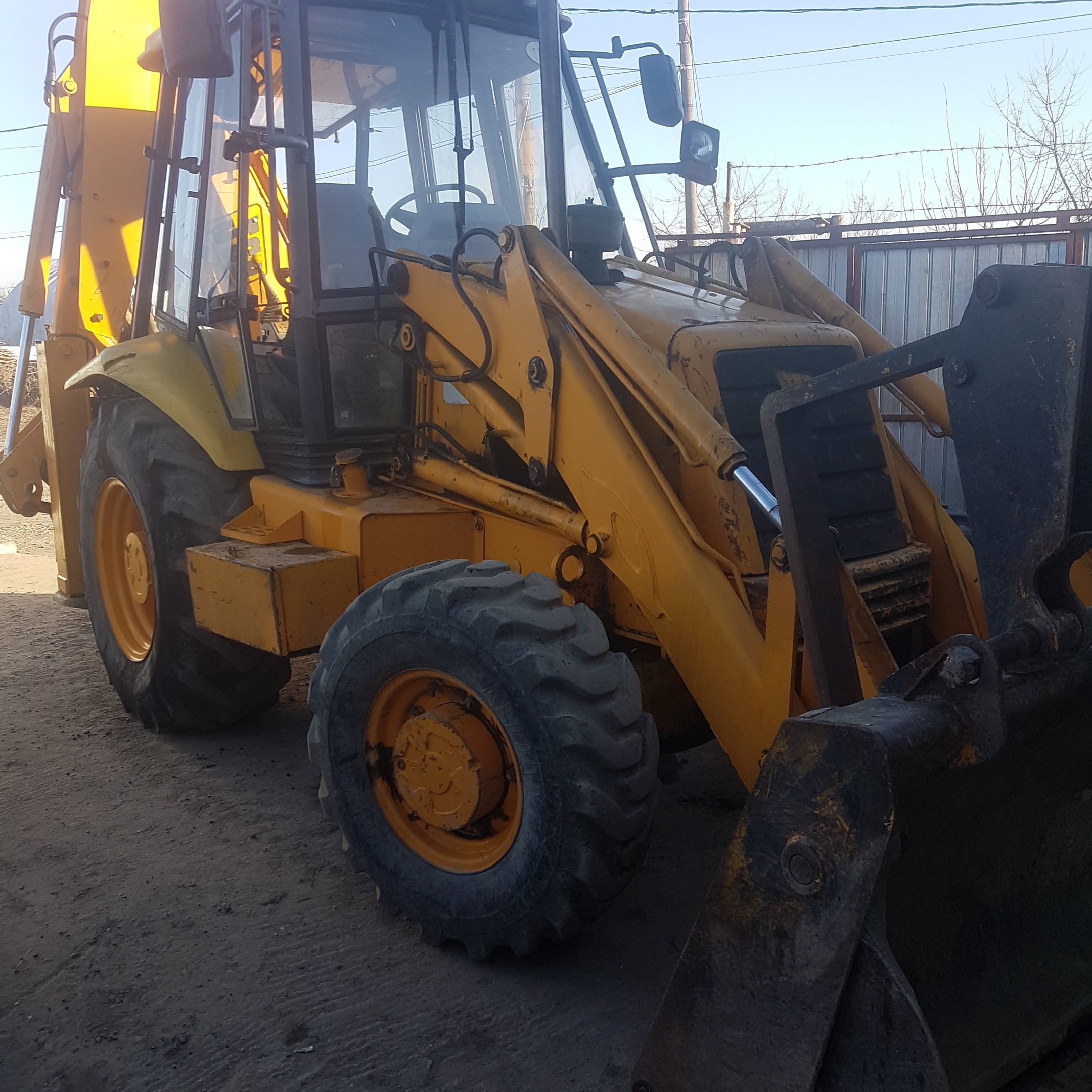 Utilaj constructii buldoexcavator JCB 3CX - Afaceri in agricultura