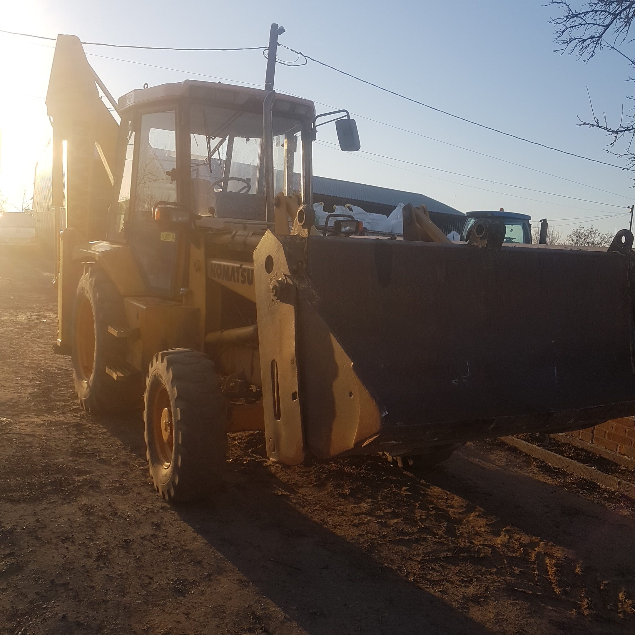 Utilaj constructii buldoexcavator Komatsu WR91 - Afaceri in agricultura