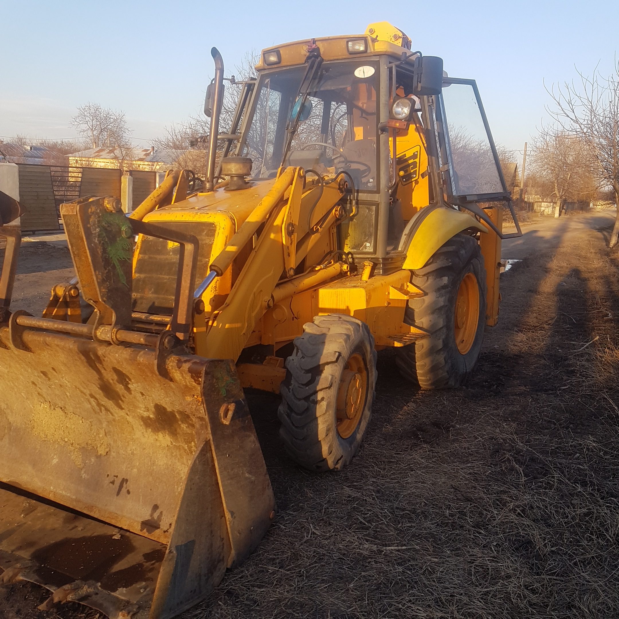 Utilaj constructii buldoexcavator JCB 3CX - Afaceri in agricultura