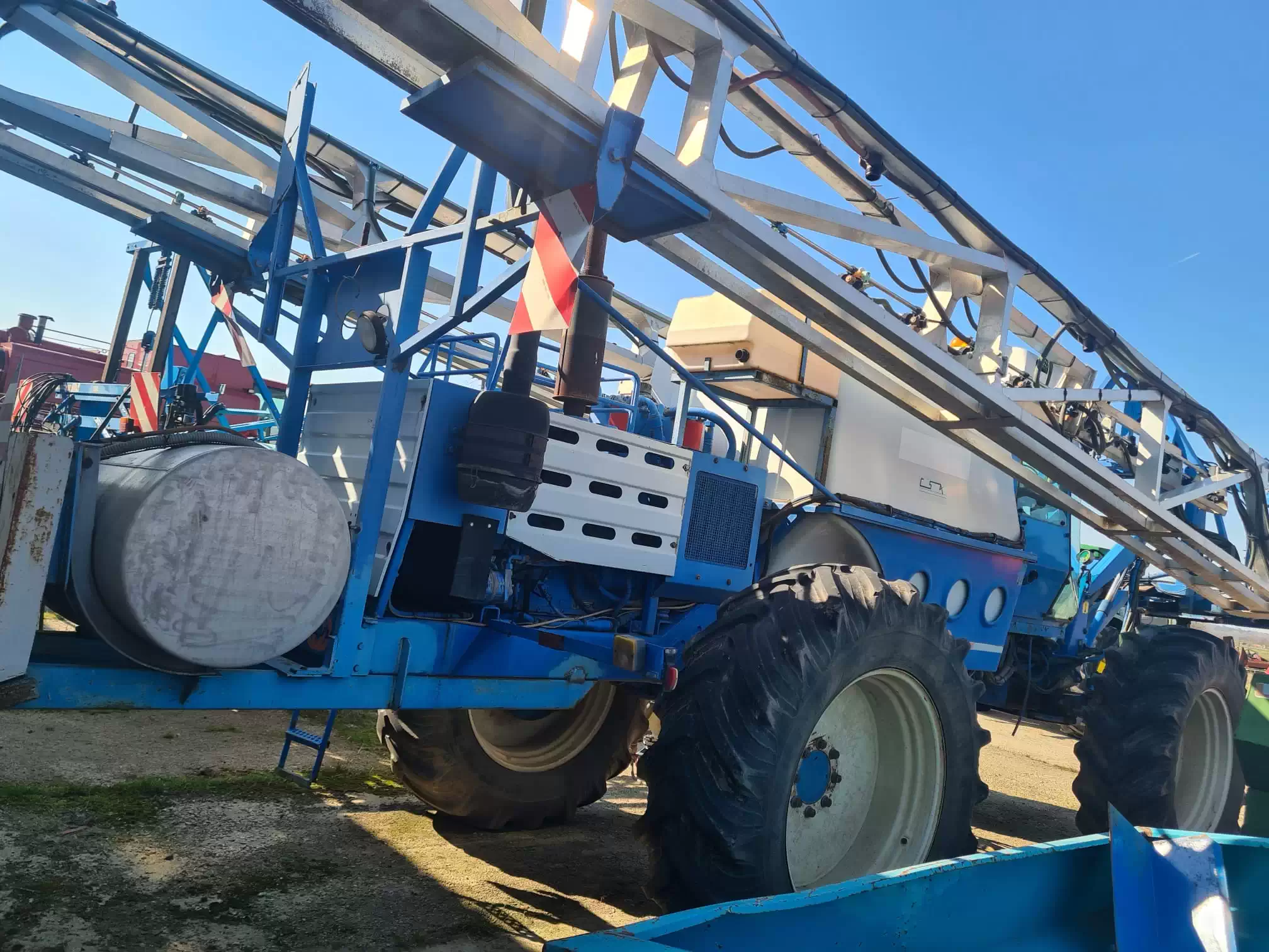 Masina erbicidat Matrot MD44 - Afaceri in agricultura