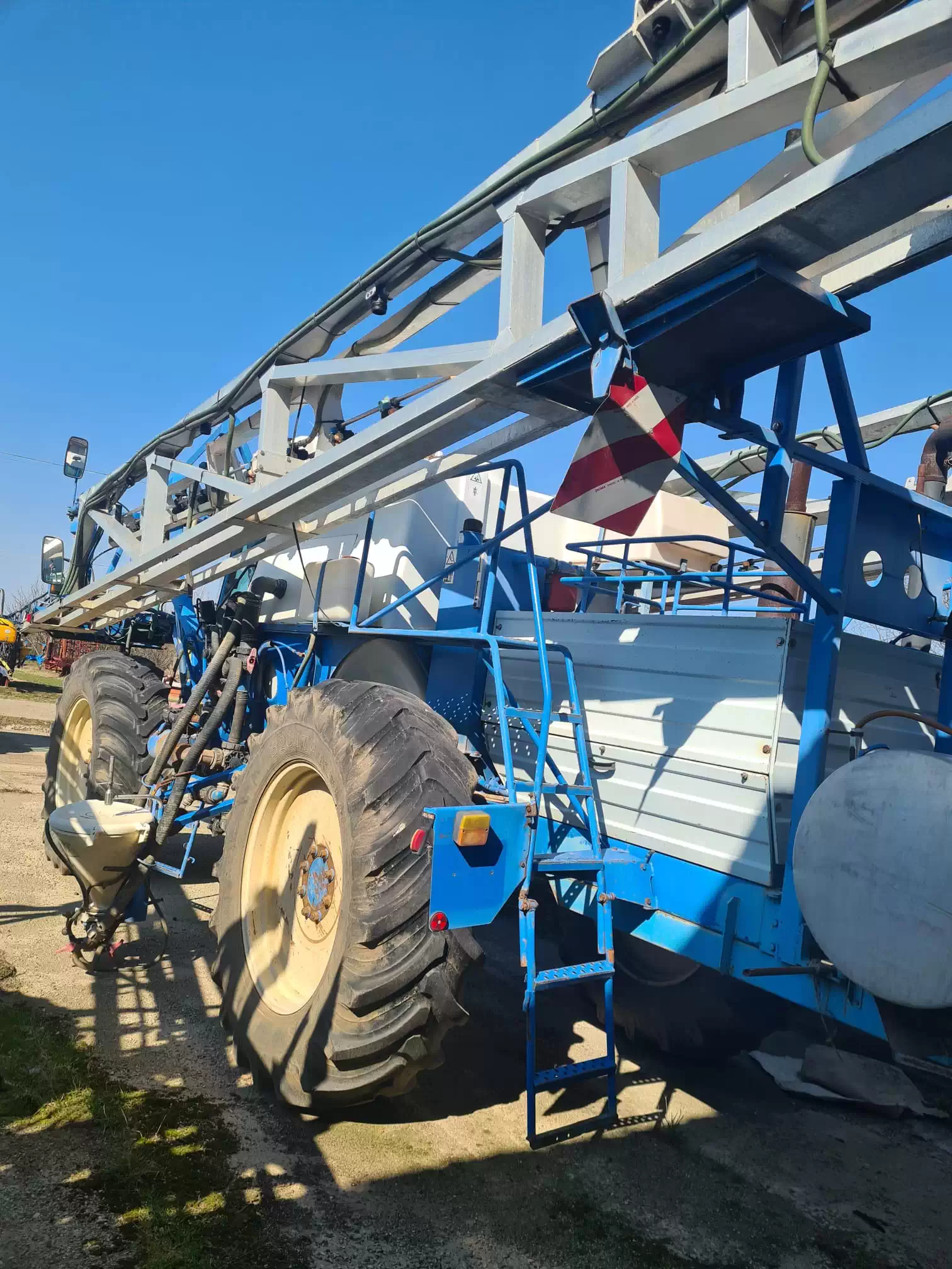 Masina erbicidat Matrot MD44 - Afaceri in agricultura